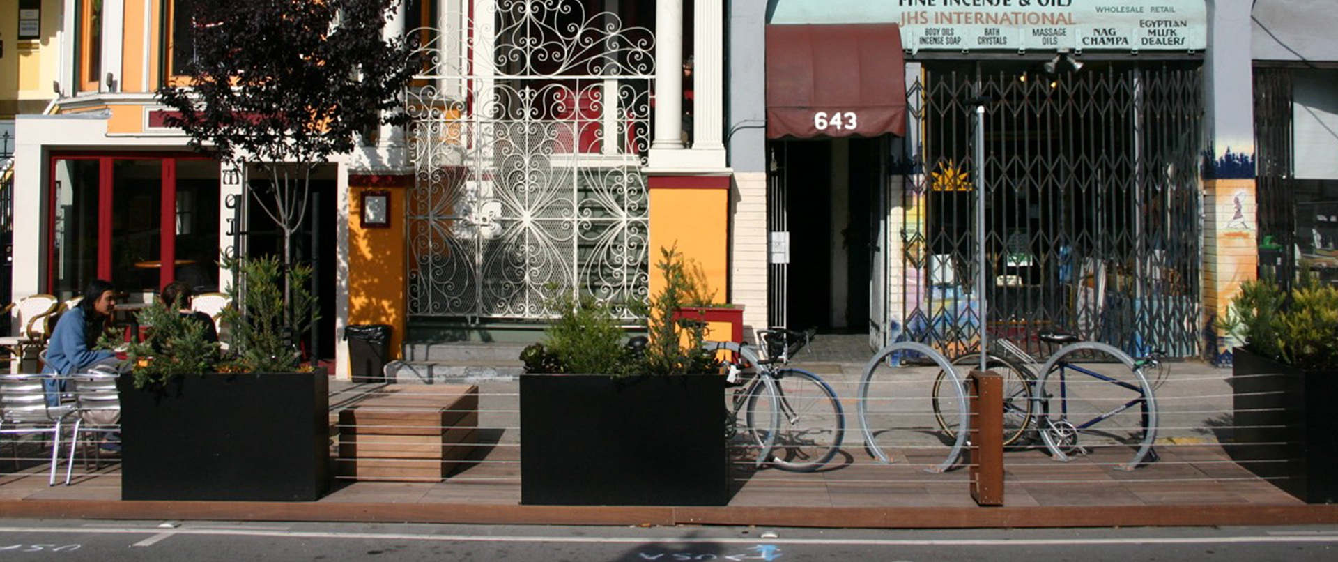 Building Vibrant Urban Spaces: A Guide to Parklets